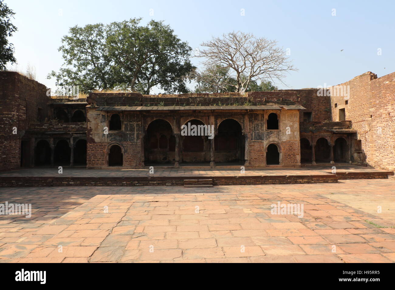 Ruins of thousand years old Narwar Fort Stock Photo - Alamy