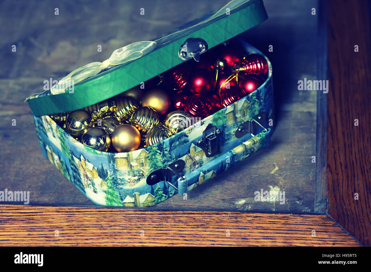 small red ball in a box Stock Photo - Alamy