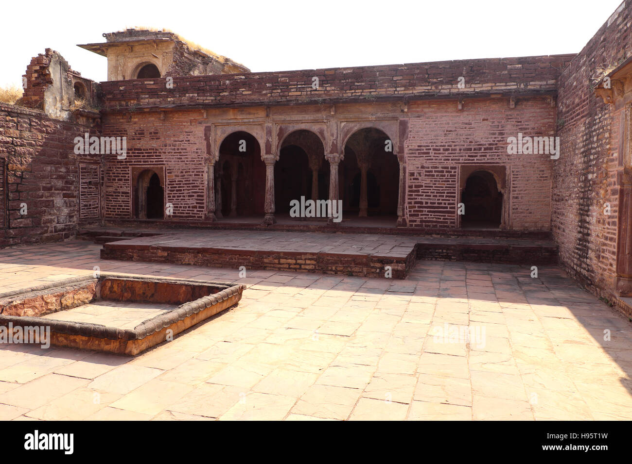 Ruins of thousand years old Narwar Fort Stock Photo - Alamy