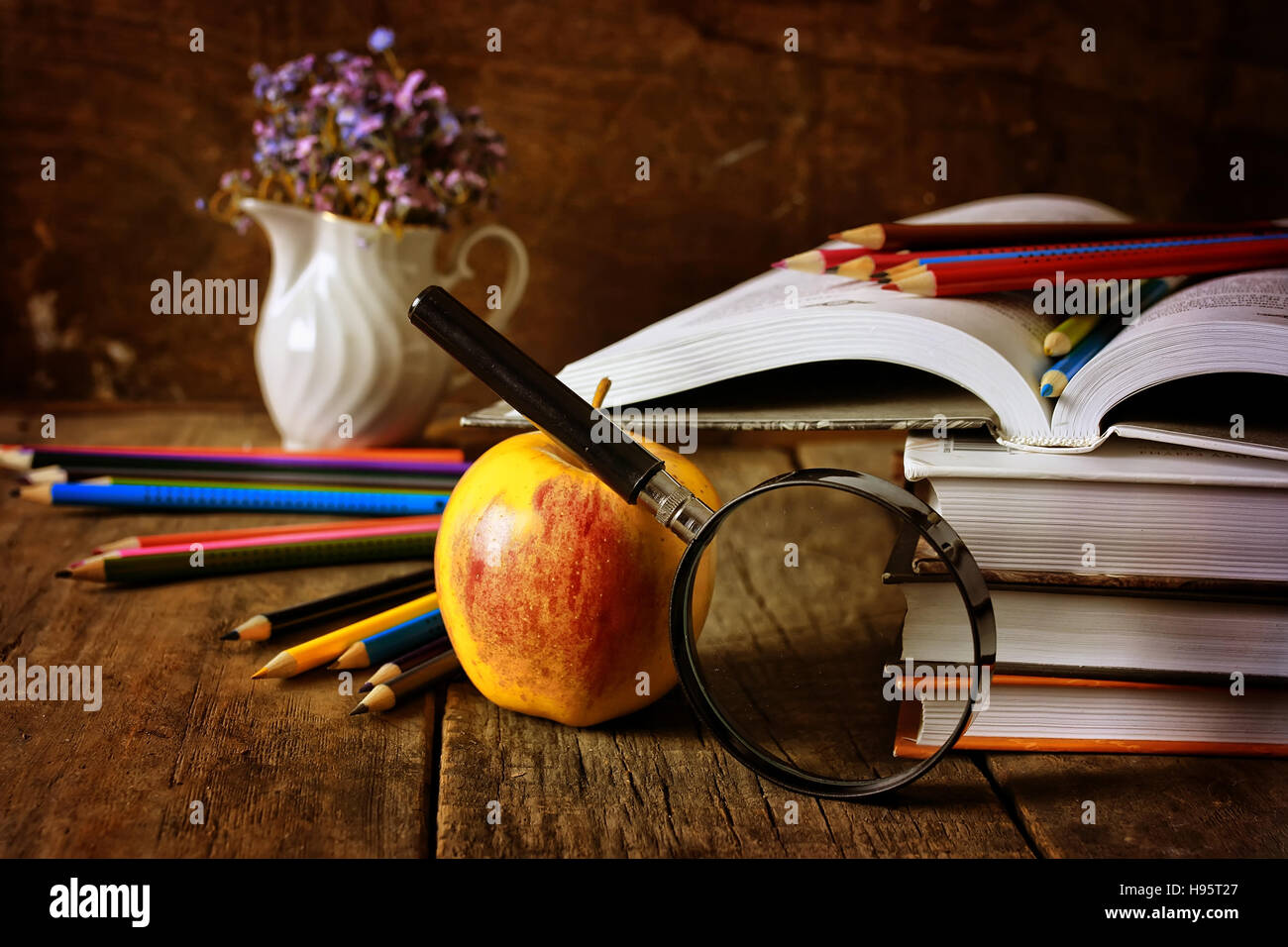 magnifying glass education book Stock Photo - Alamy
