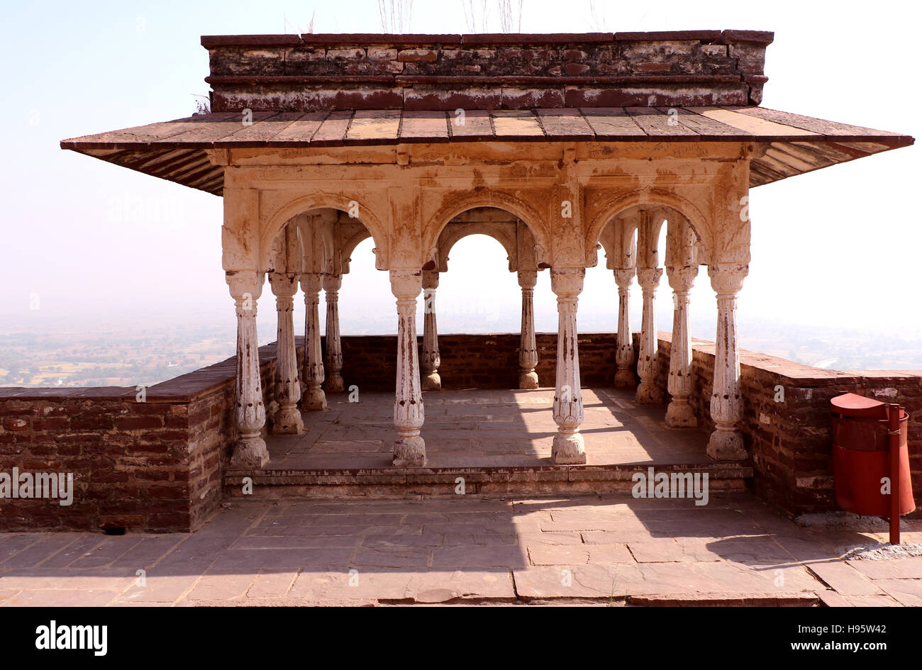 Ruins of thousand years old Narwar Fort Stock Photo - Alamy