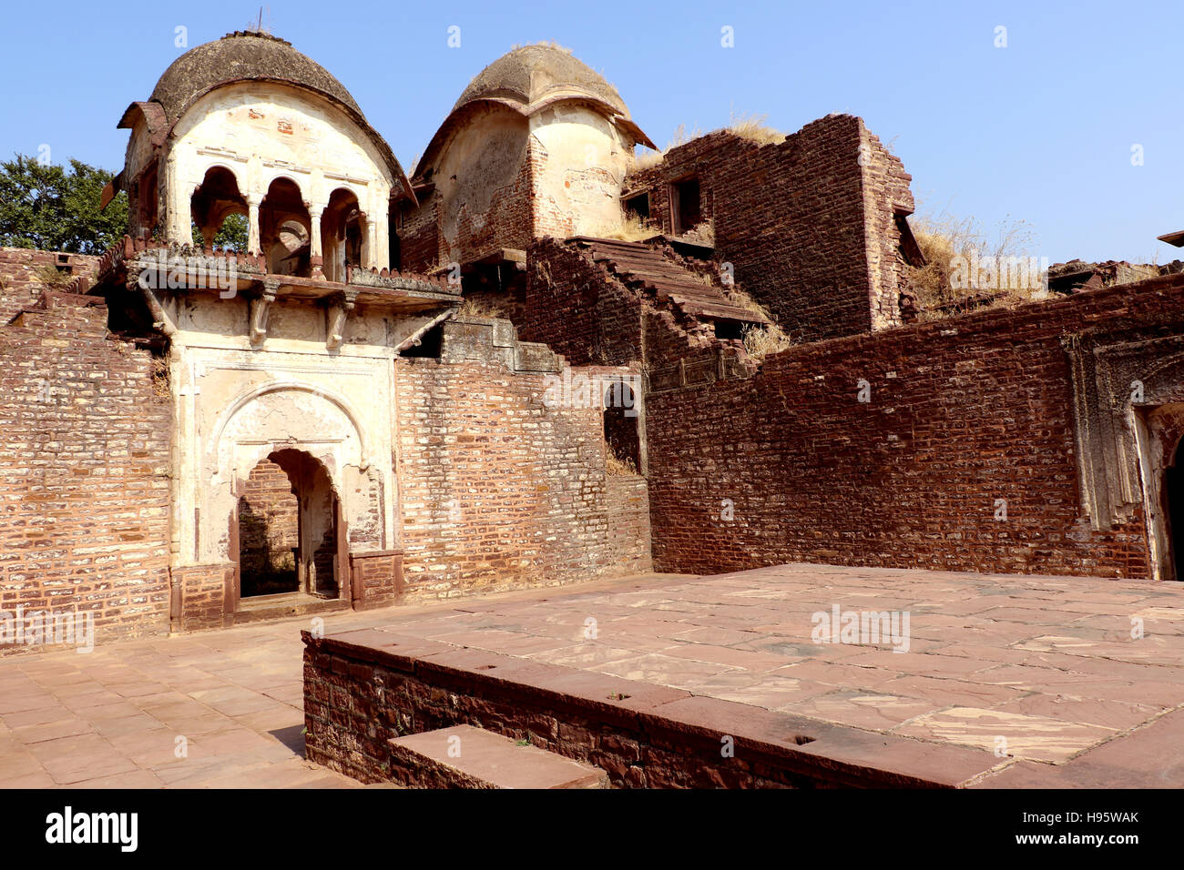 Ruins of thousand years old Narwar Fort Stock Photo - Alamy