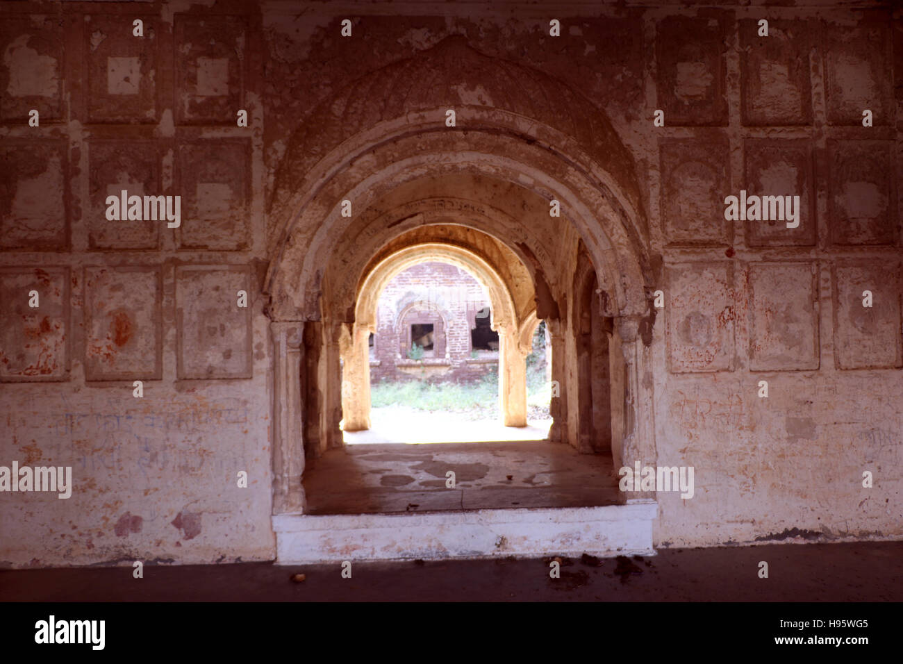 Ruins of thousand years old Narwar Fort Stock Photo - Alamy