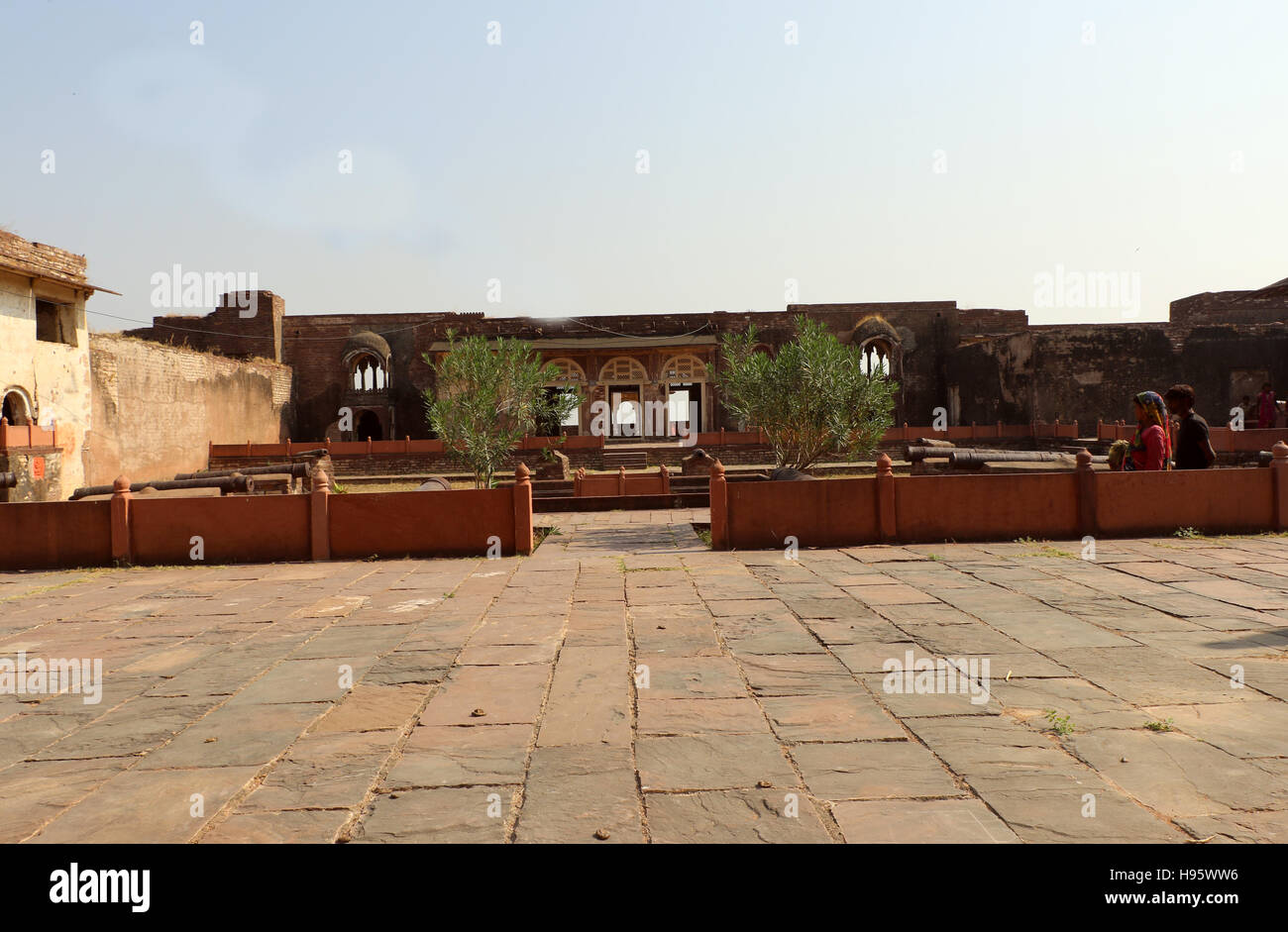 Ruins of thousand years old Narwar Fort Stock Photo - Alamy