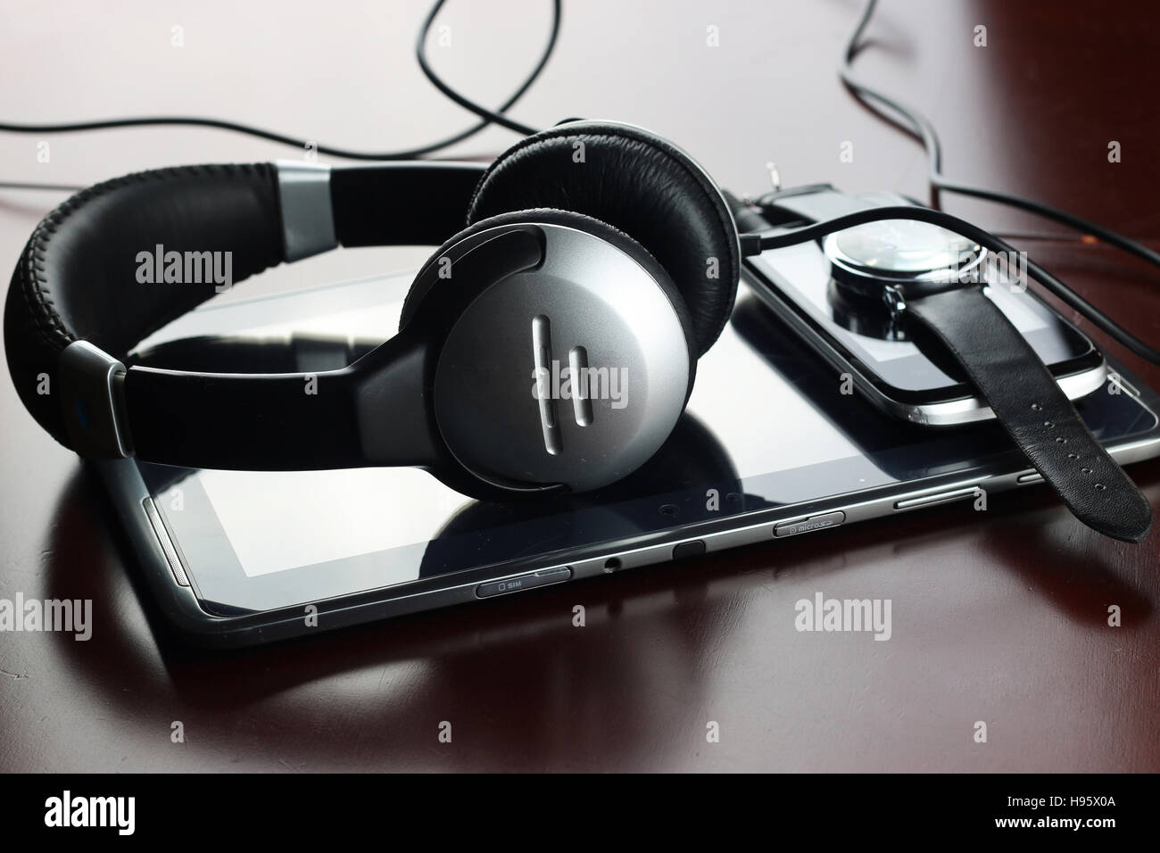 Phone on table next new hi-res stock photography and images - Alamy