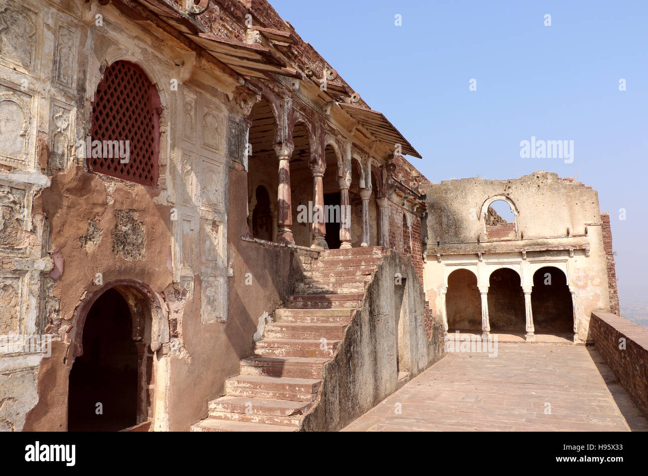 Ruins of thousand years old Narwar Fort Stock Photo - Alamy