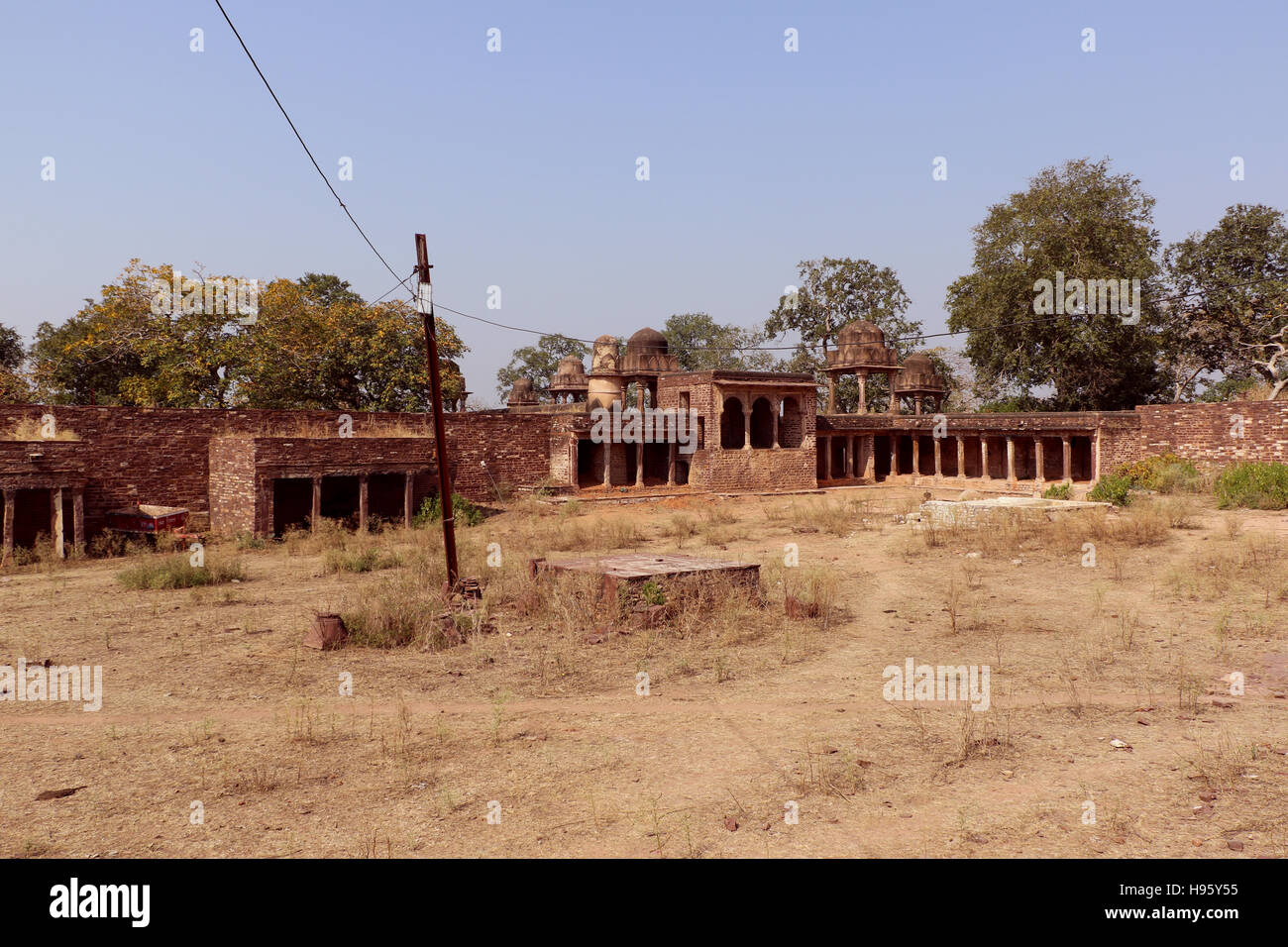 Ruins of thousand years old Narwar Fort Stock Photo - Alamy
