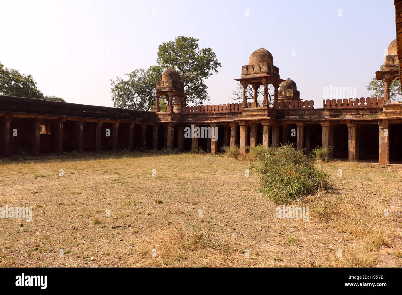 Ruins of thousand years old Narwar Fort Stock Photo - Alamy