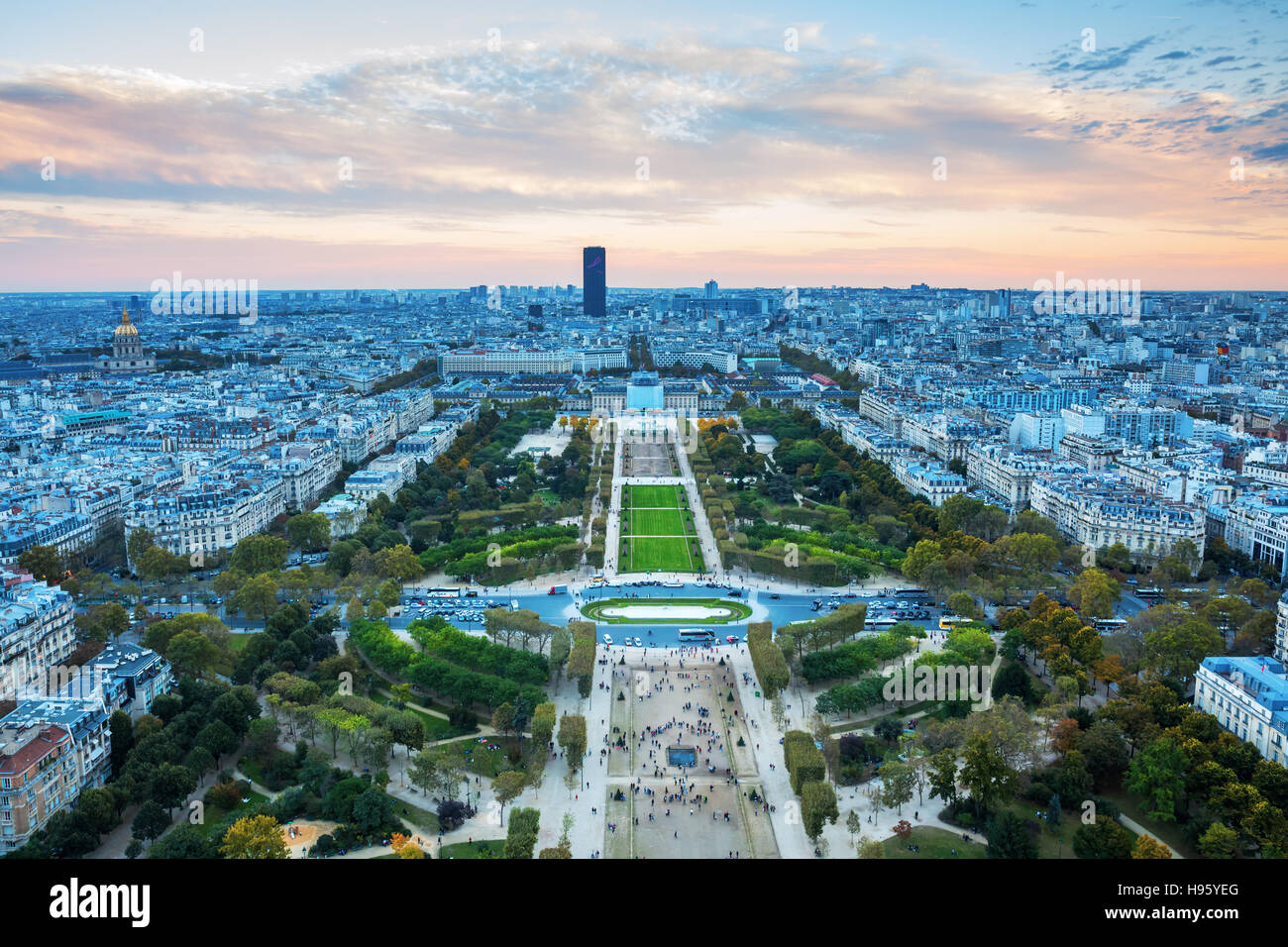 Champs de mars hi-res stock photography and images - Alamy
