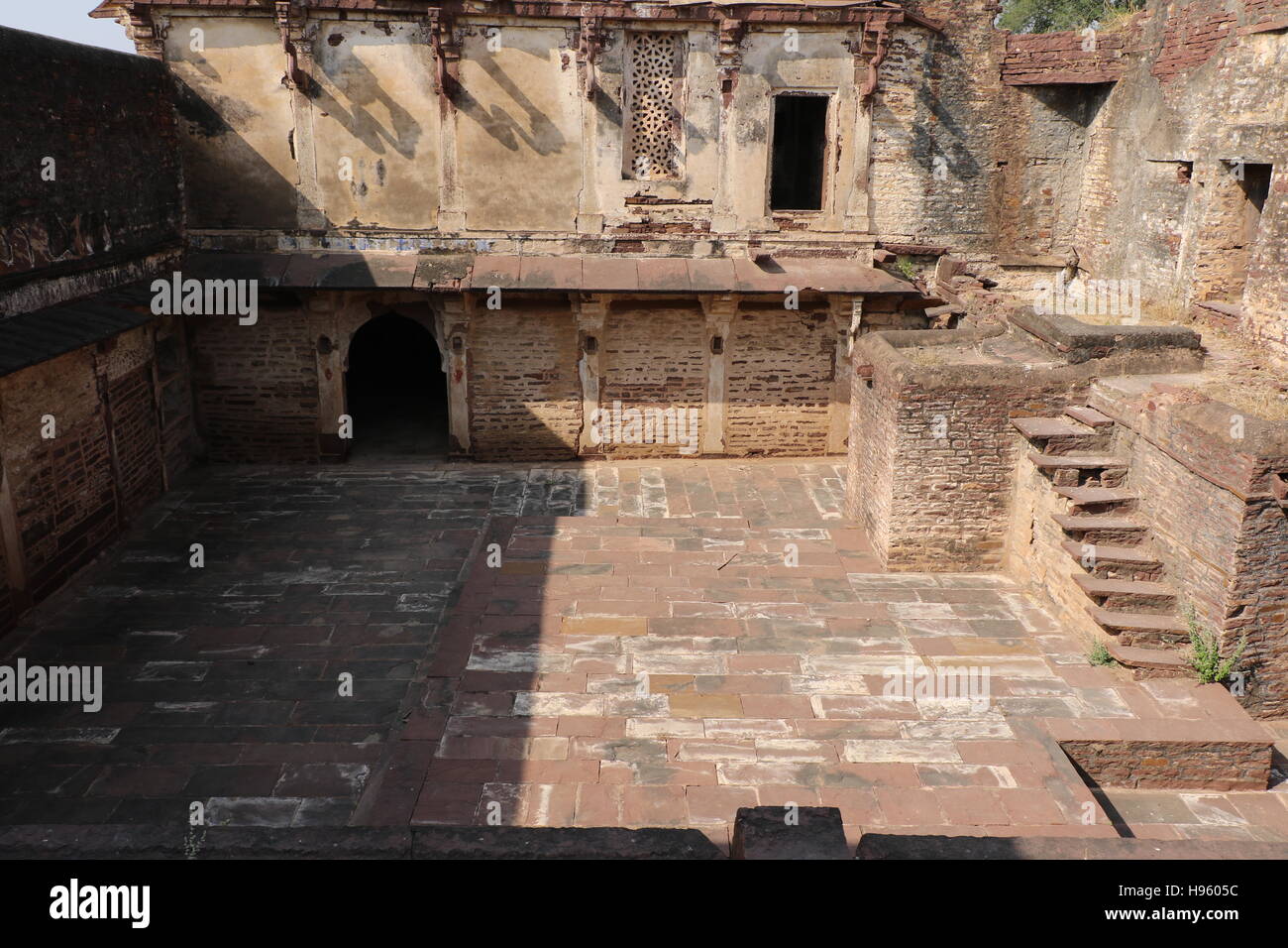 Ruins of thousand years old Narwar Fort Stock Photo - Alamy