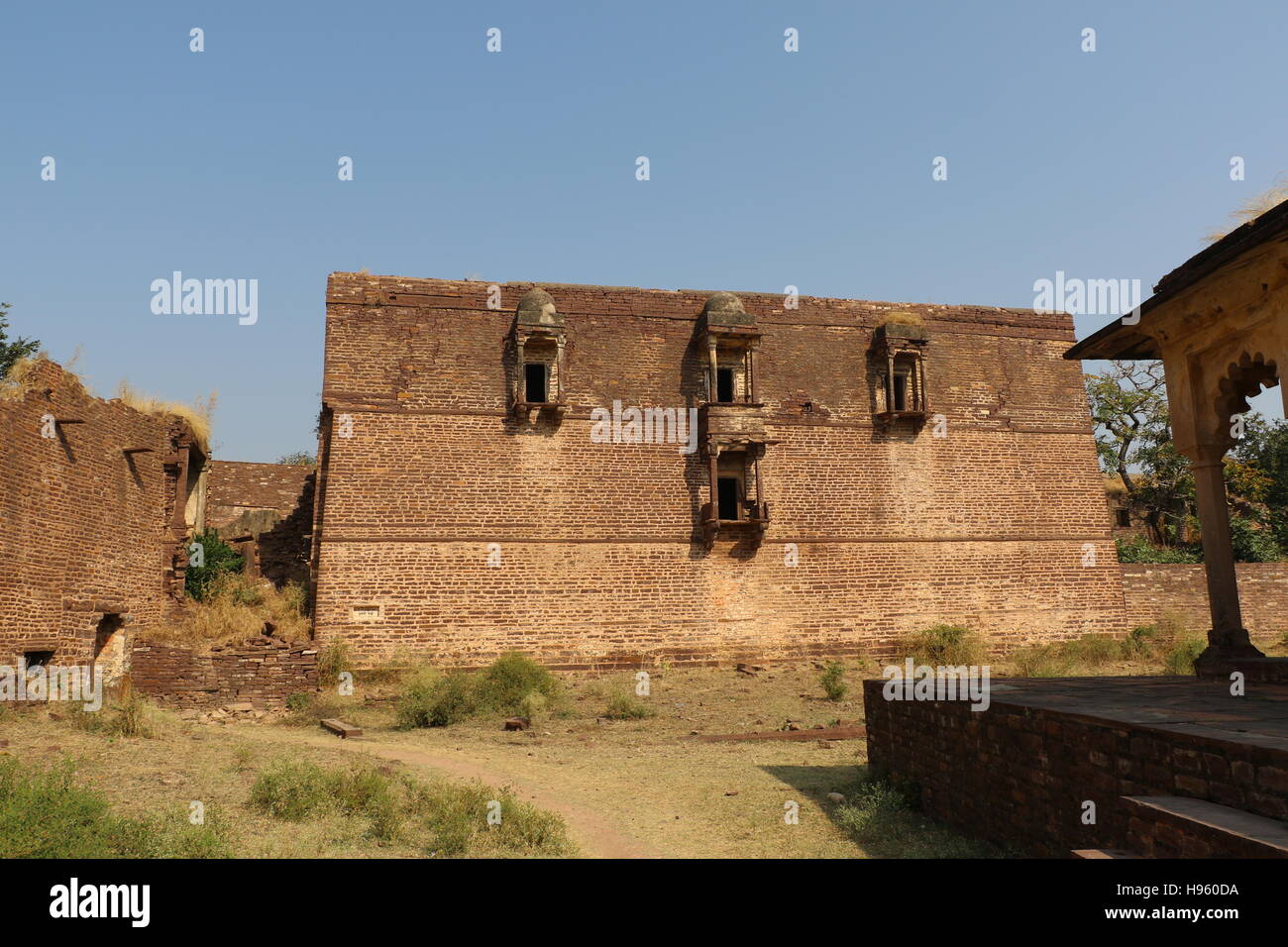 Ruins of thousand years old Narwar Fort Stock Photo - Alamy