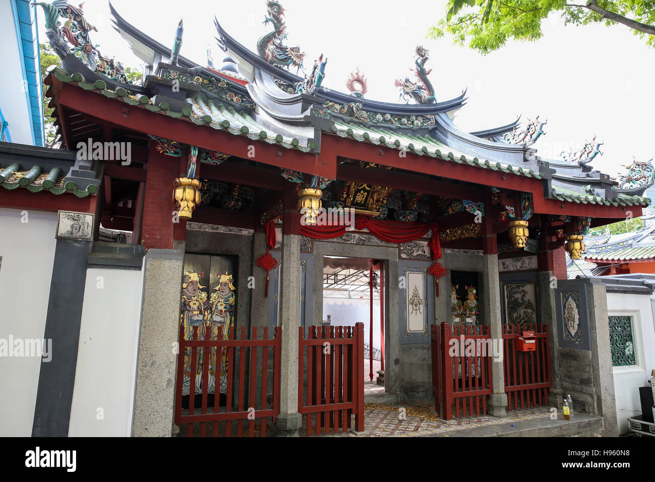 Door in the Chinese style Stock Photo - Alamy