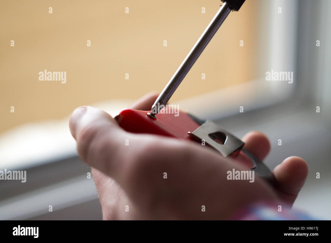 Handy man manual screwdriver hi-res stock photography and images - Alamy