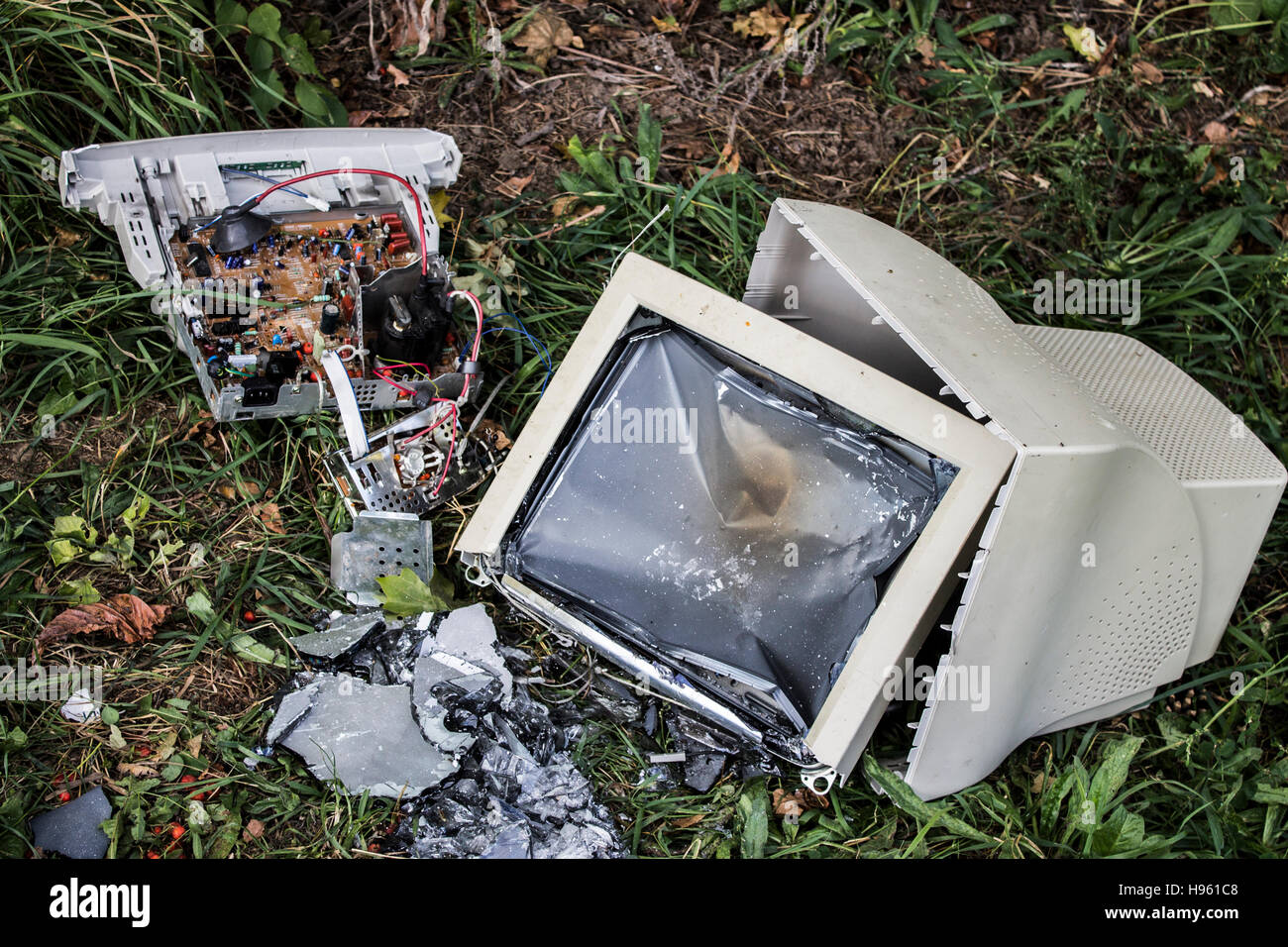 Scrap computer parts hi-res stock photography and images - Alamy
