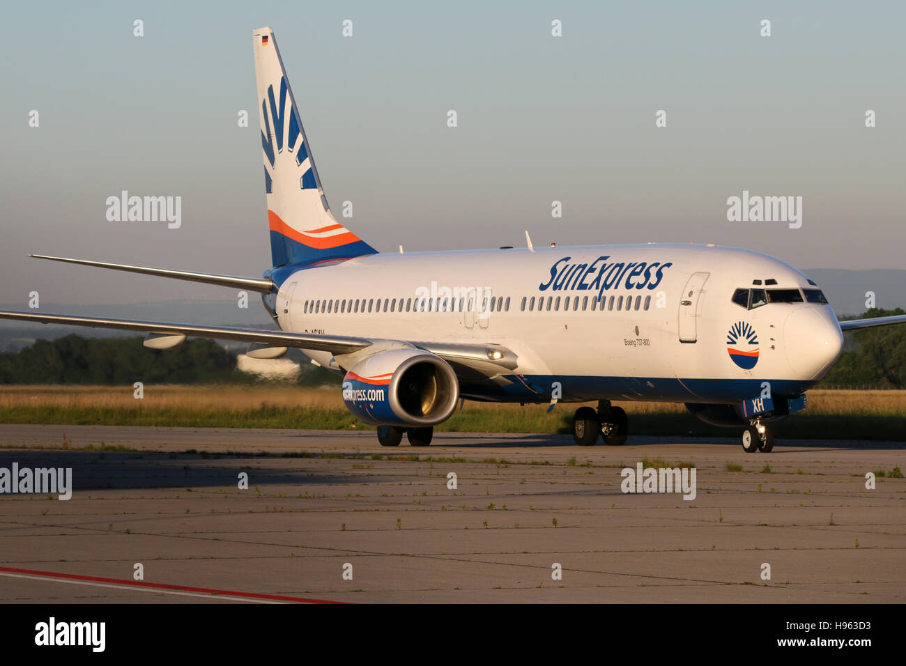 Sunexpress germany boeing 737 800 hi-res stock photography and images ...