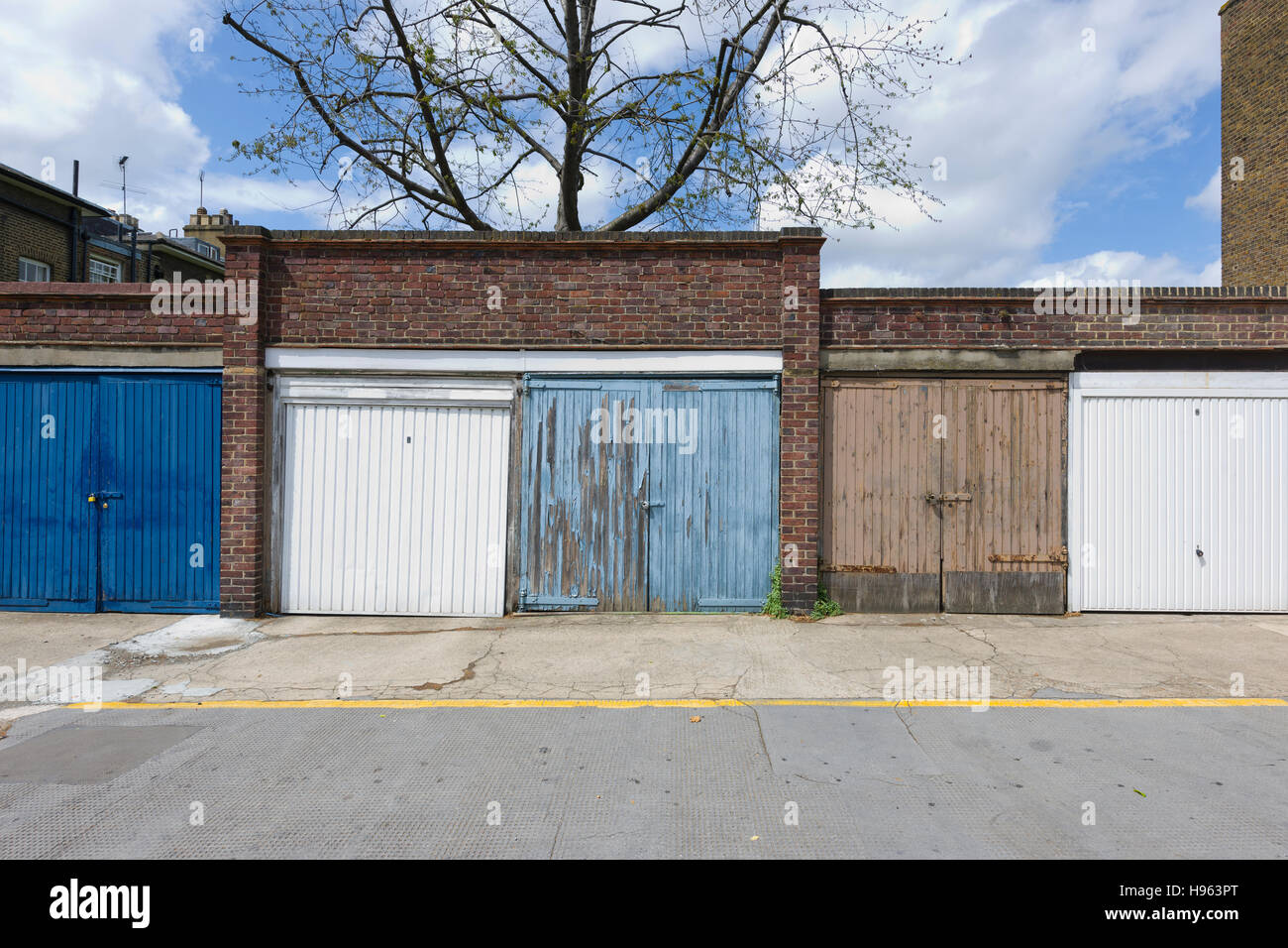 Garages london hi-res stock photography and images - Alamy
