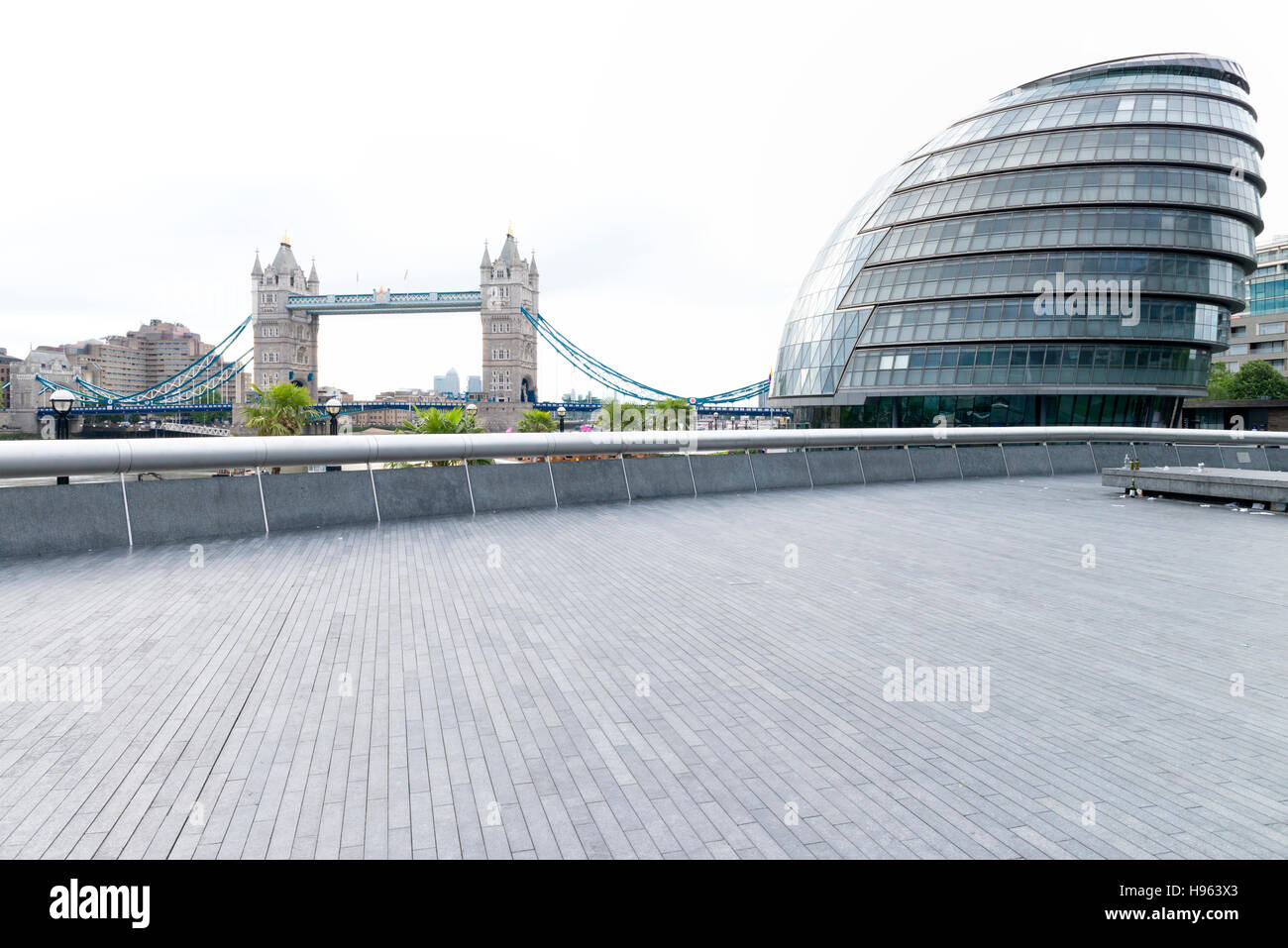 Bridge assembly hi-res stock photography and images - Alamy