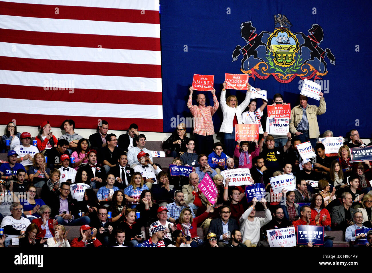 Giant trump sign hi-res stock photography and images - Alamy
