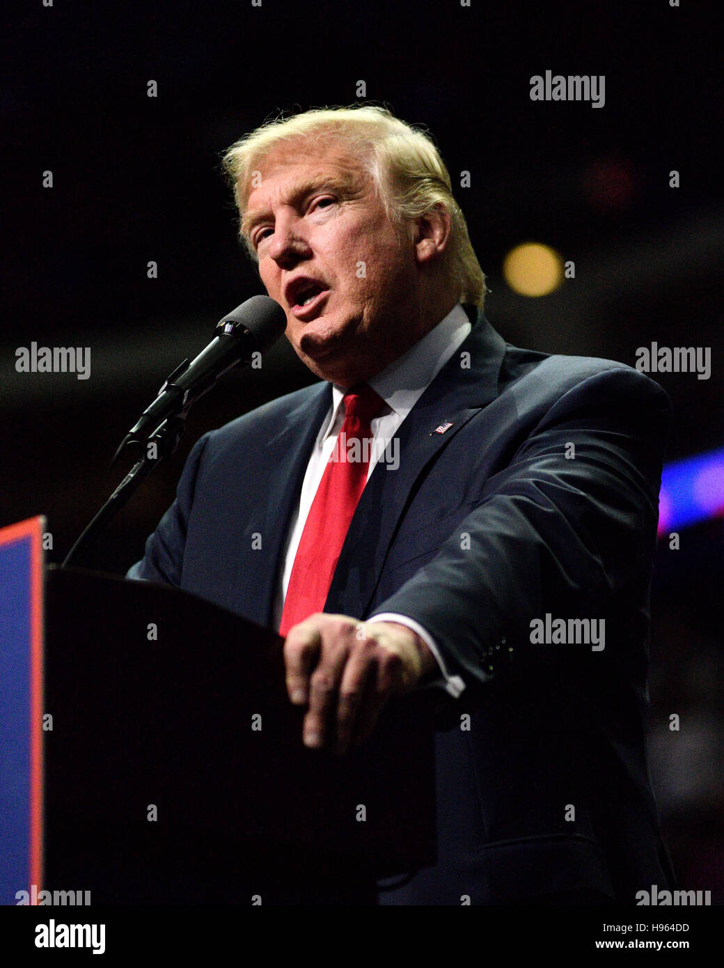 Donald trump 2016 headshot hi-res stock photography and images - Alamy