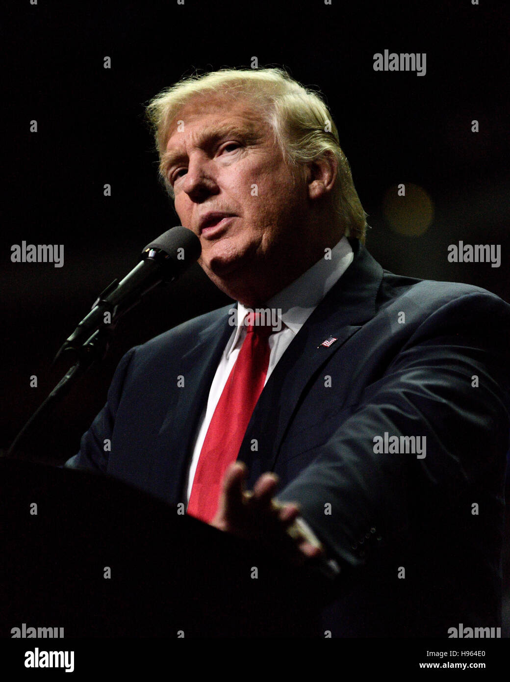 Donald trump 2016 headshot hi-res stock photography and images - Alamy