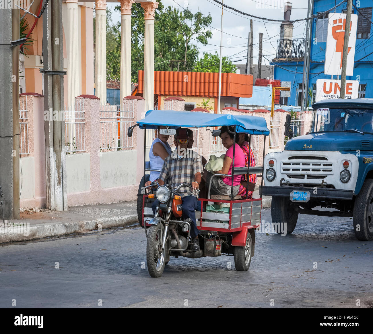 Cuban nationals in a taxi powered by a motorcycle Stock Photo - Alamy