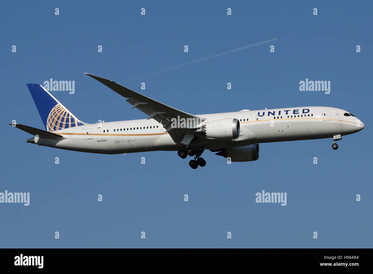 Boeing 787 900 dreamliner hi-res stock photography and images - Alamy