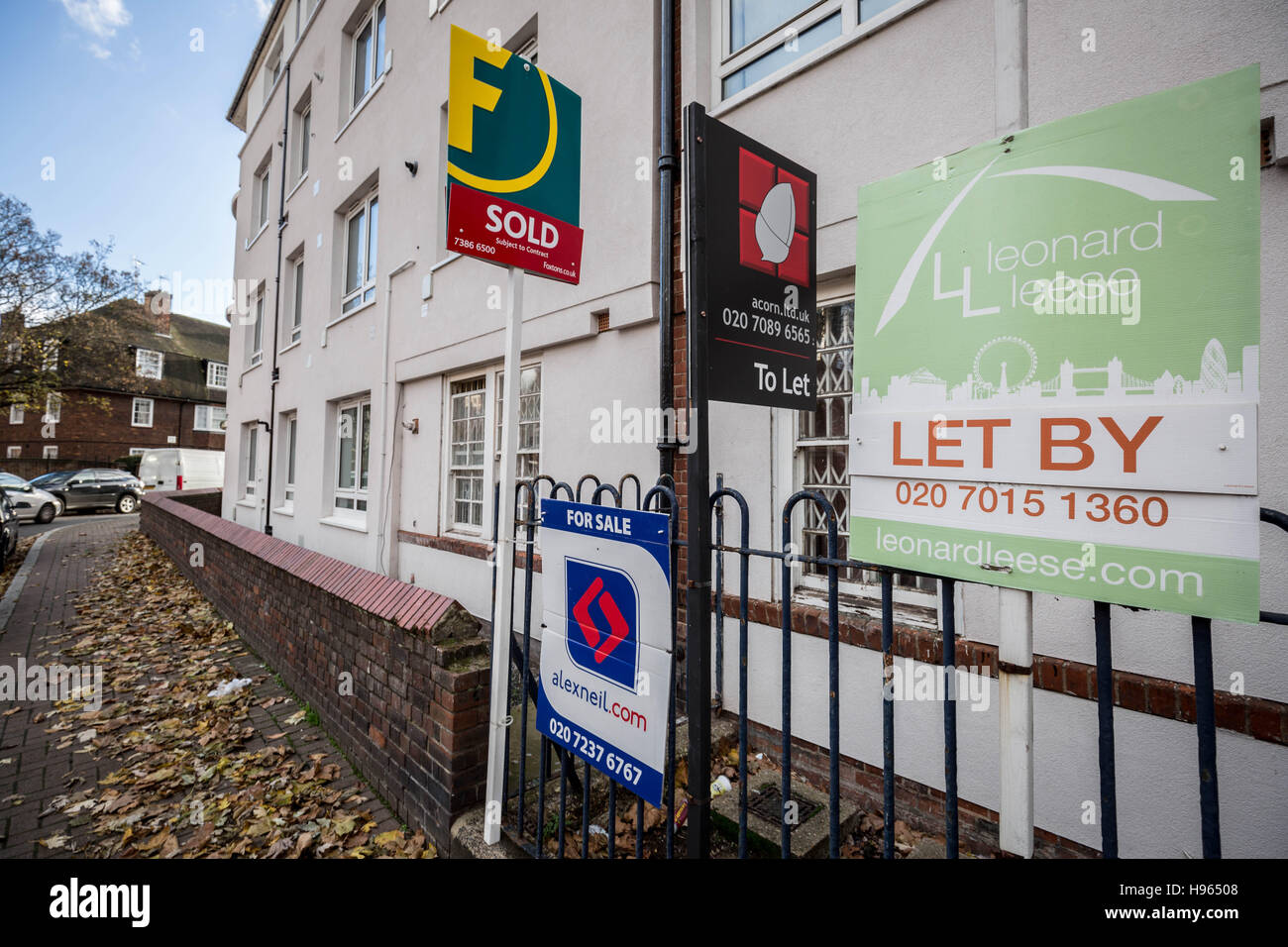 Estate agent signs, london hi-res stock photography and images - Alamy
