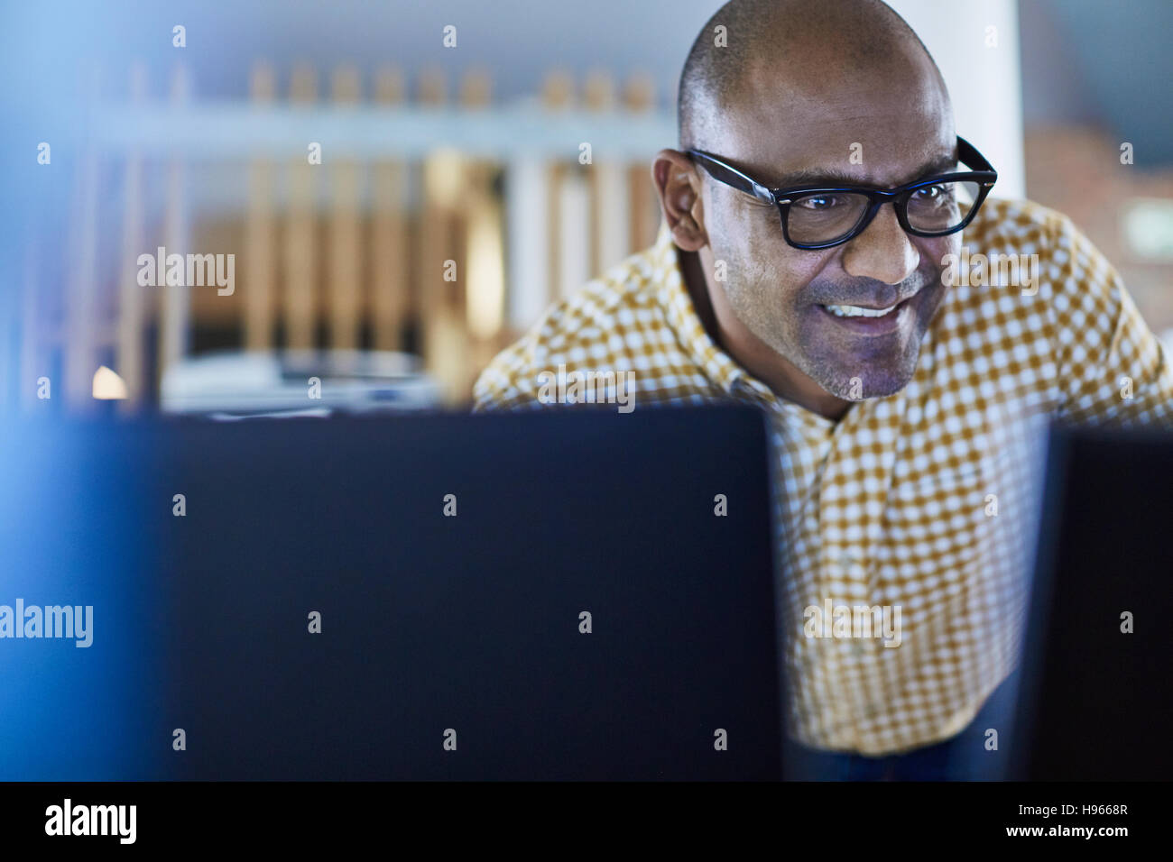 Working computer hi-res stock photography and images - Alamy