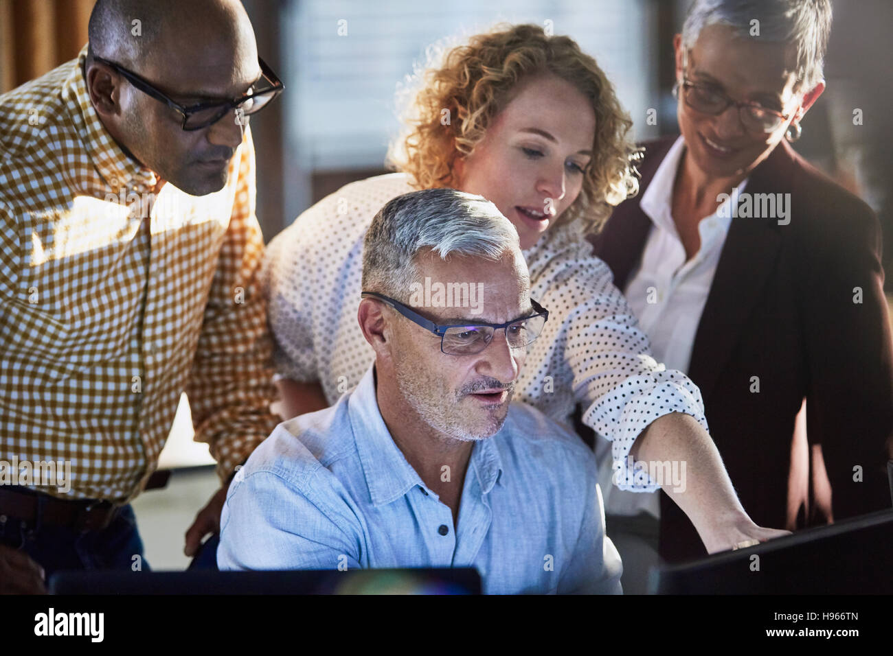 Business people working at computer Stock Photo - Alamy