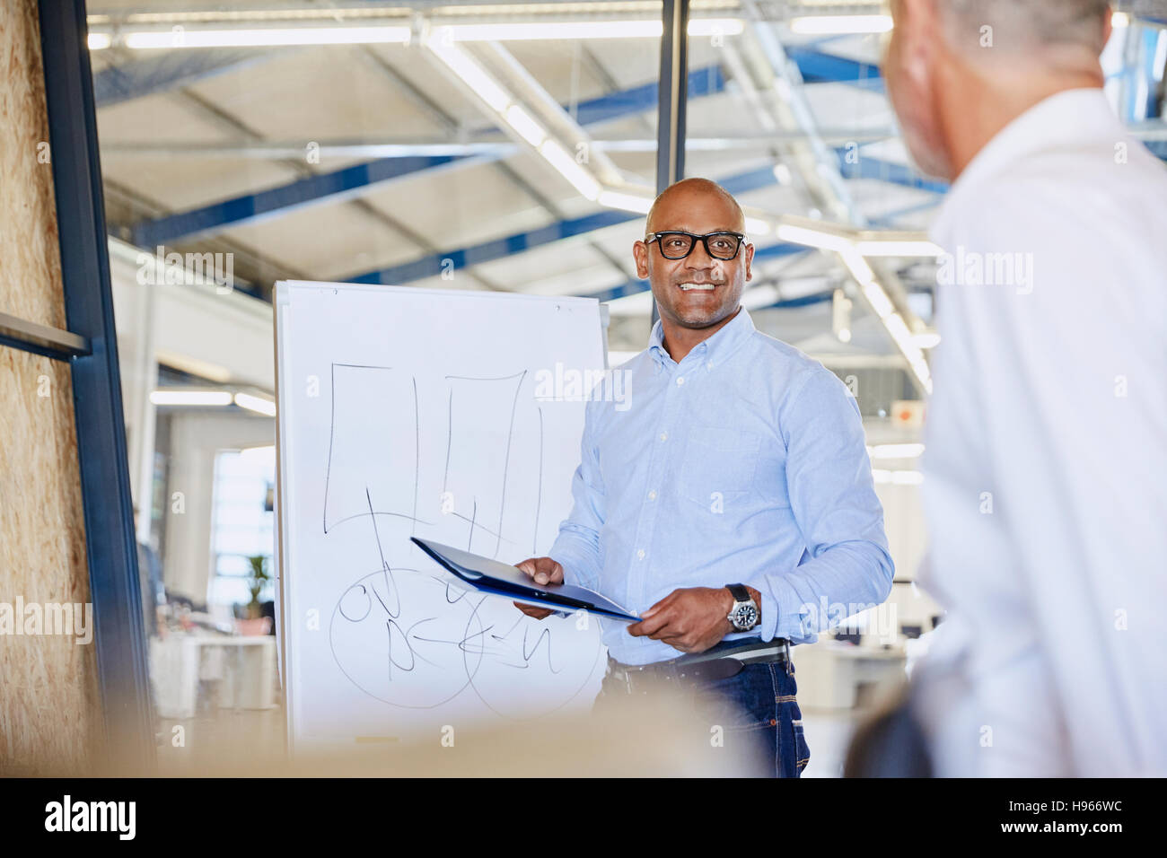 Meeting room with flipchart hi-res stock photography and images - Alamy