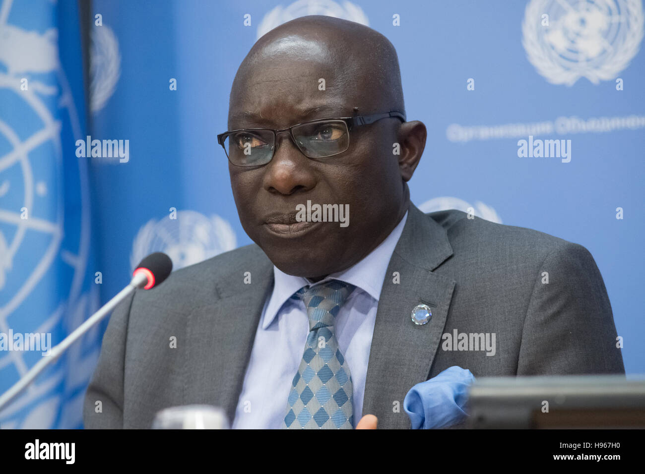 New York, United States. 18th Nov, 2016. Following his briefing to the ...