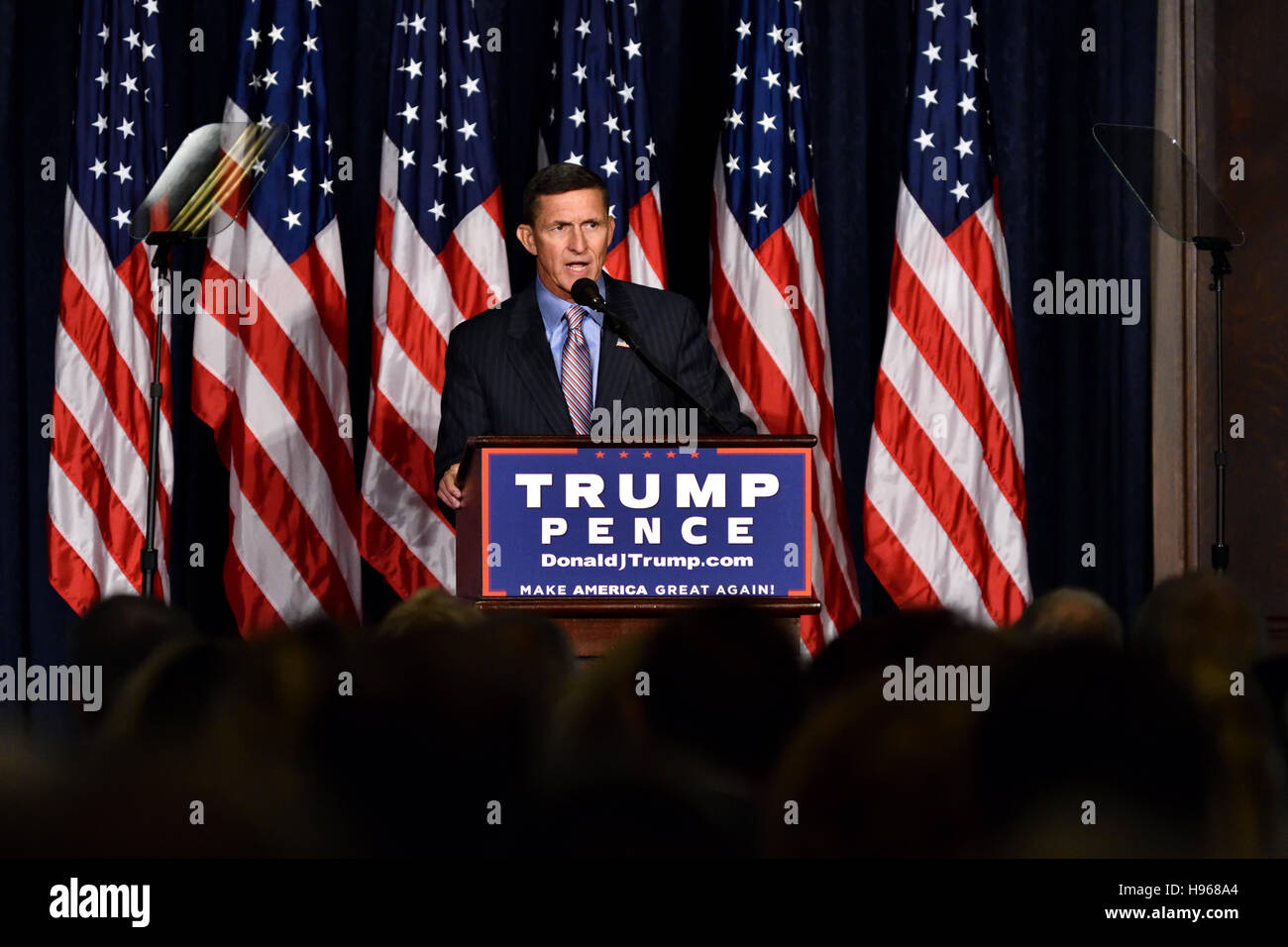 Lt gen mike flynn hi-res stock photography and images - Alamy