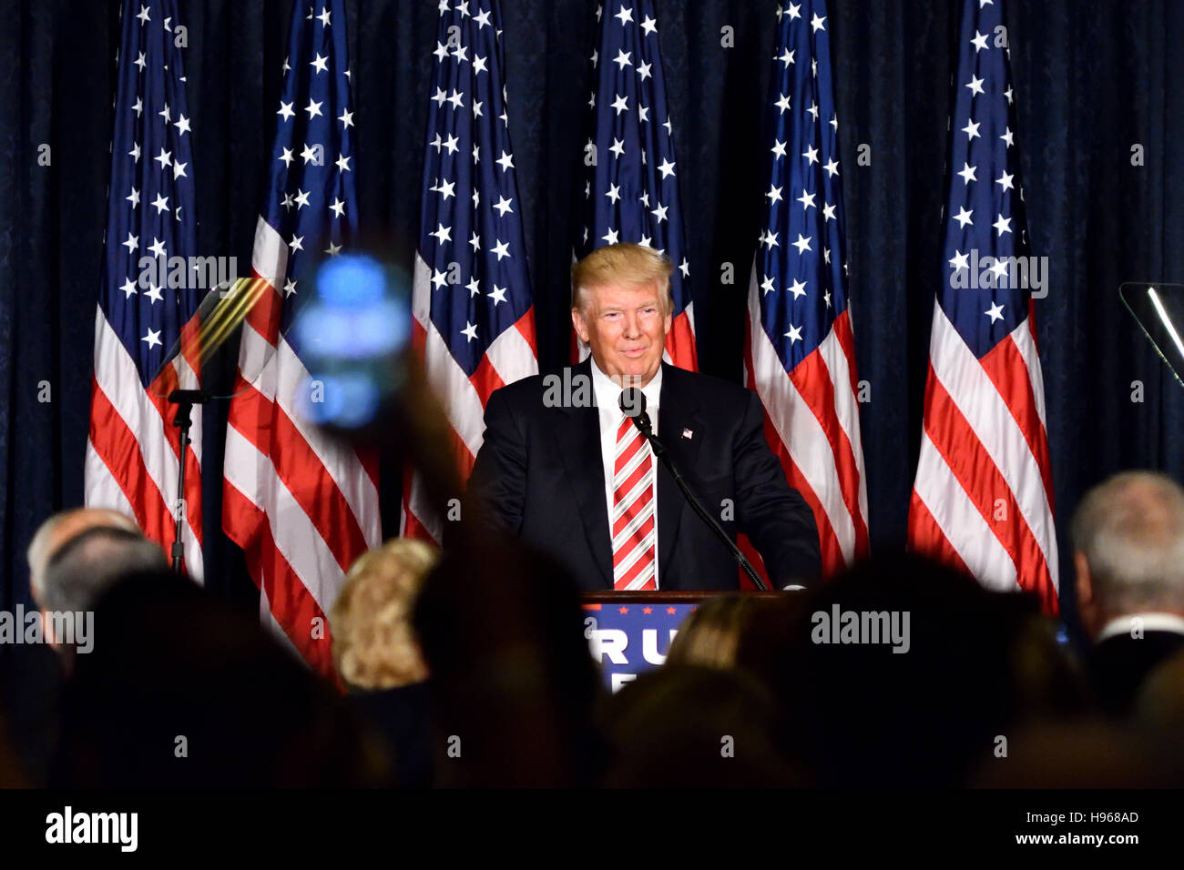 Rep. Presidential nominee Donald Trump and Retired Lt. Gen. Mike Flynn ...
