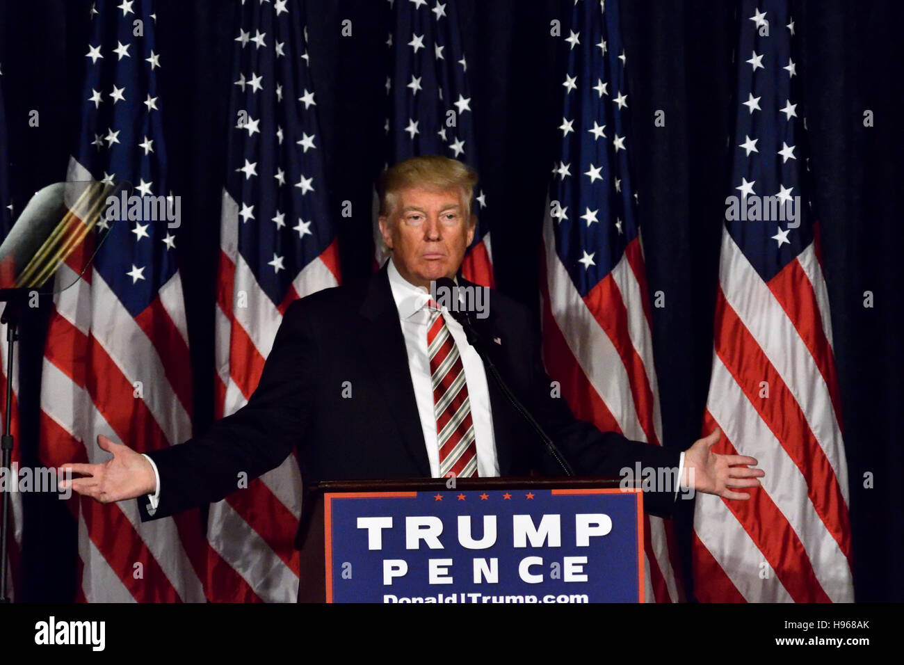 Rep. Presidential nominee Donald Trump and Retired Lt. Gen. Mike Flynn ...