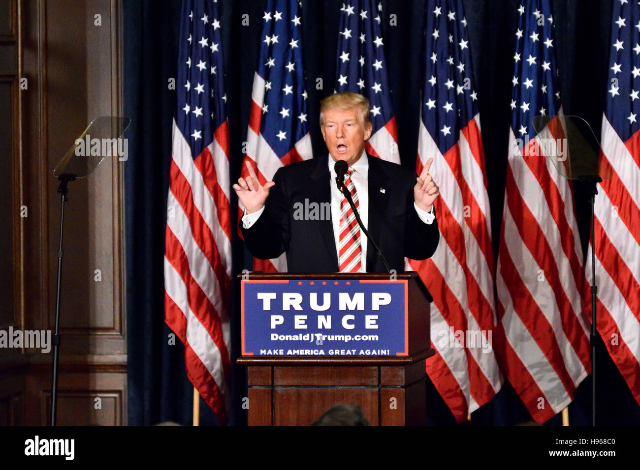 Rep. Presidential nominee Donald Trump and Retired Lt. Gen. Mike Flynn ...