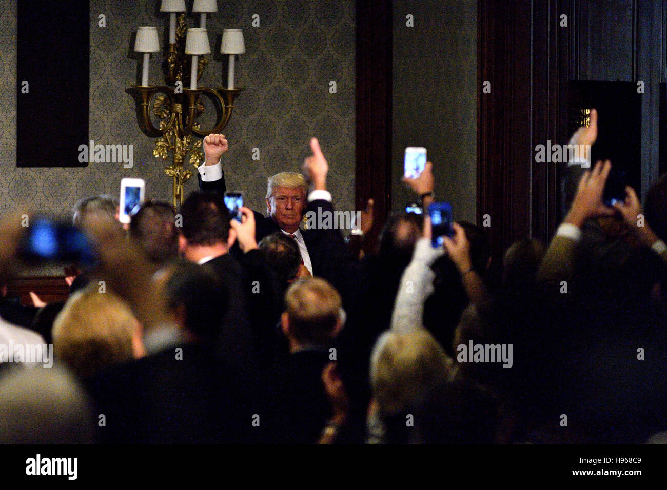 Rep. Presidential nominee Donald Trump and Retired Lt. Gen. Mike Flynn ...