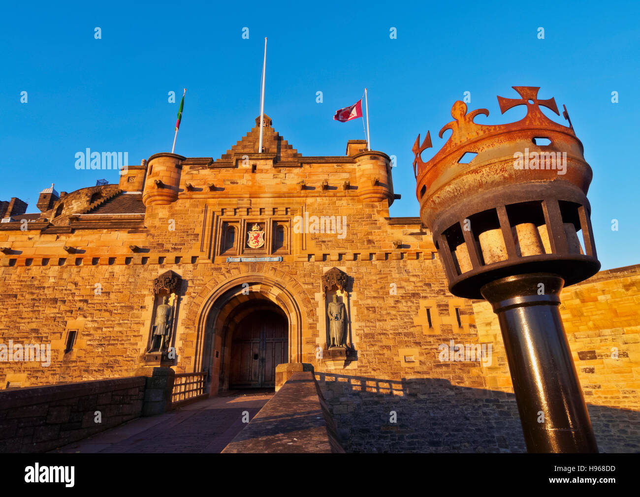 UK, Scotland, Lothian, Edinburgh, View of the Edinburgh Castle ...