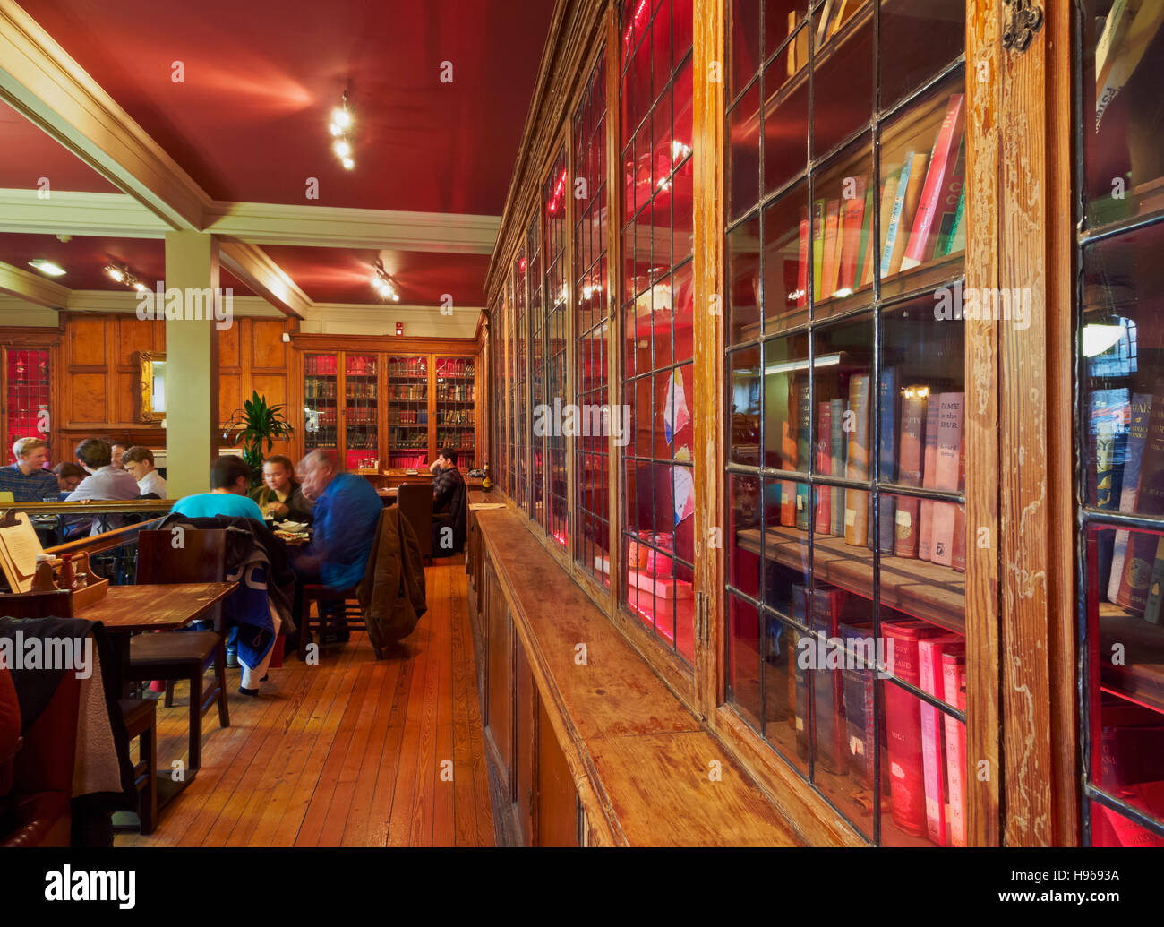 UK, Scotland, Lothian, Edinburgh, Interior view of the Library Bar in ...