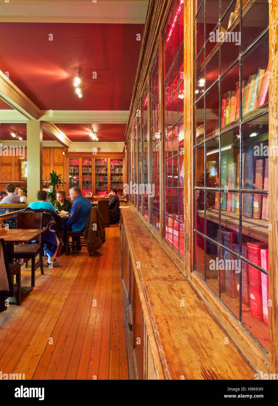 UK, Scotland, Lothian, Edinburgh, Interior view of the Library Bar in ...
