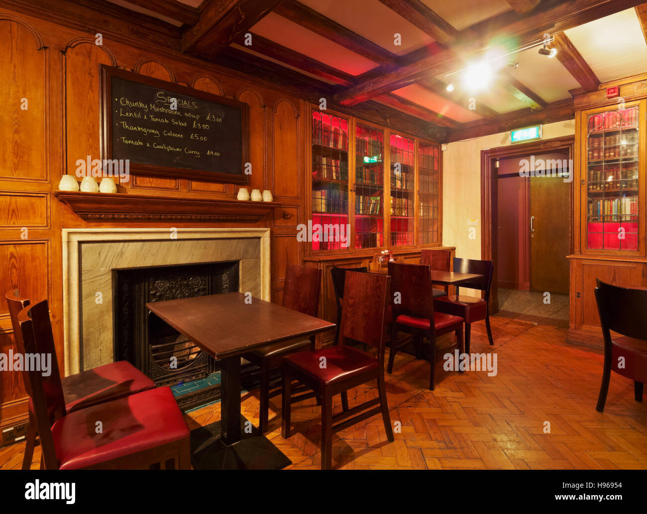 UK, Scotland, Lothian, Edinburgh, Interior view of the Library Bar in ...