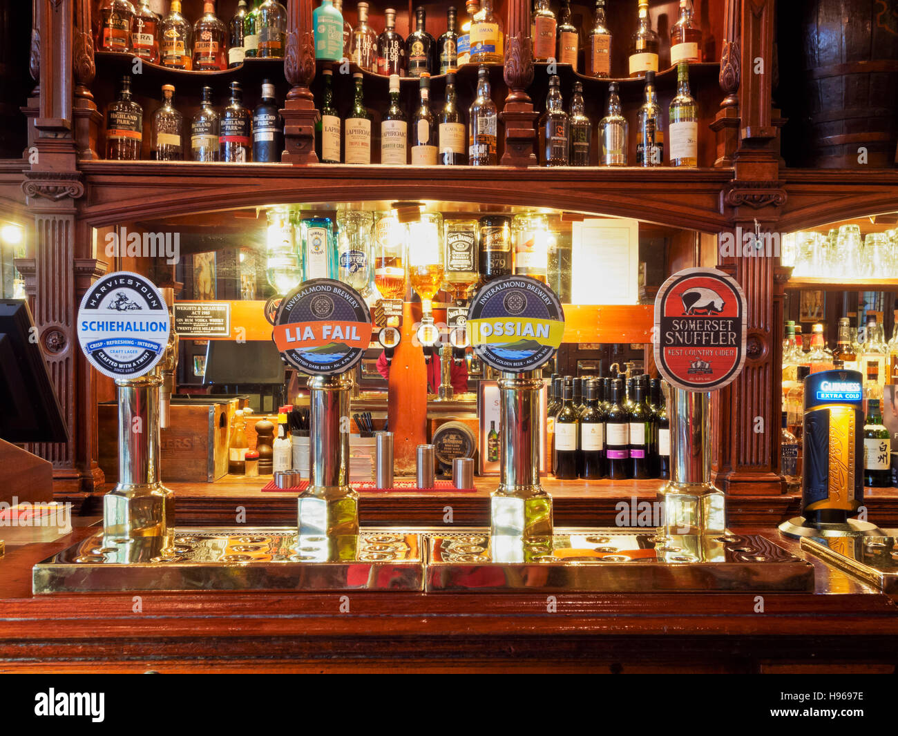 Traditional scottish pub interior hi-res stock photography and images ...