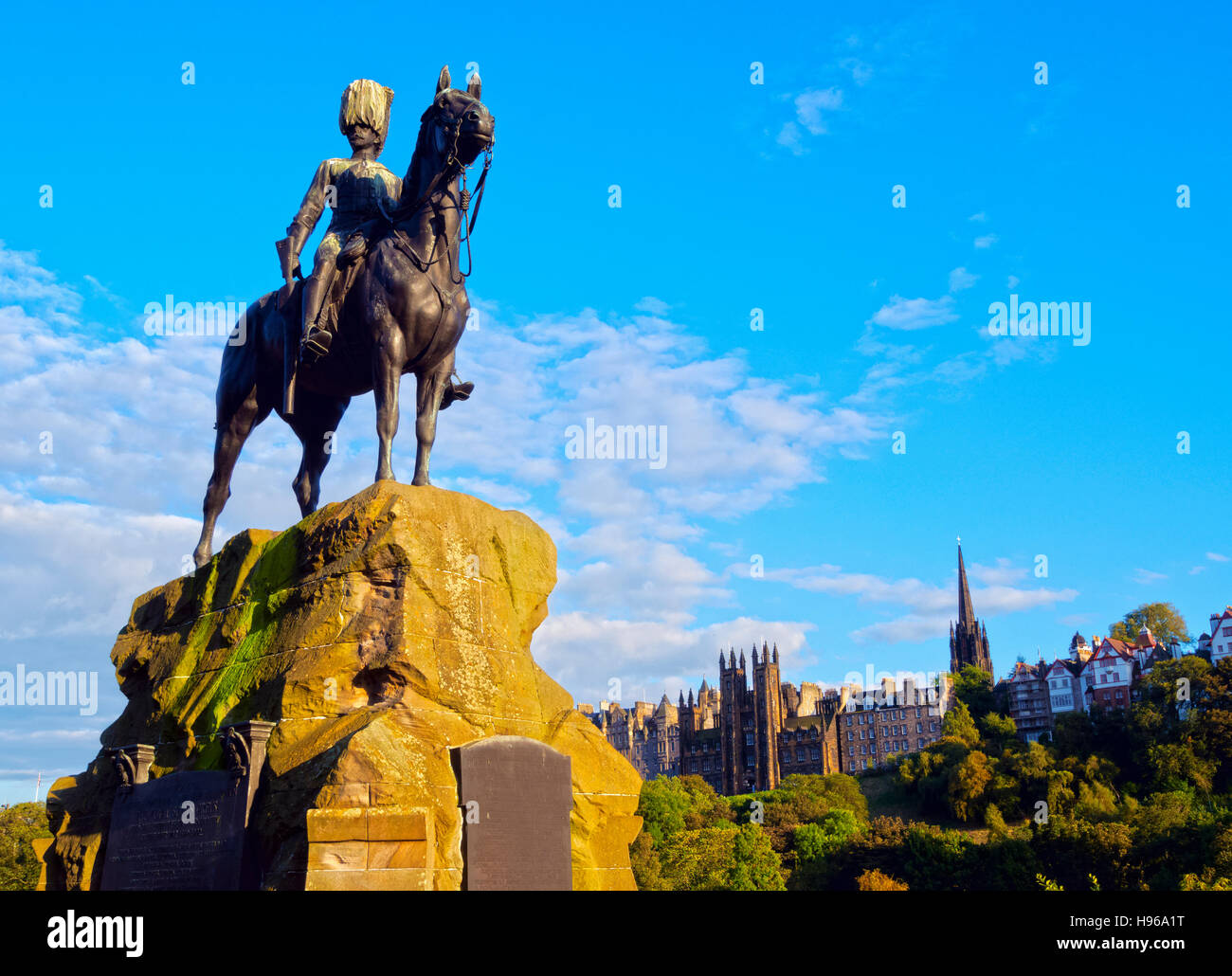 UK, Scotland, Edinburgh, Princes Street gardens, View of the Royal ...