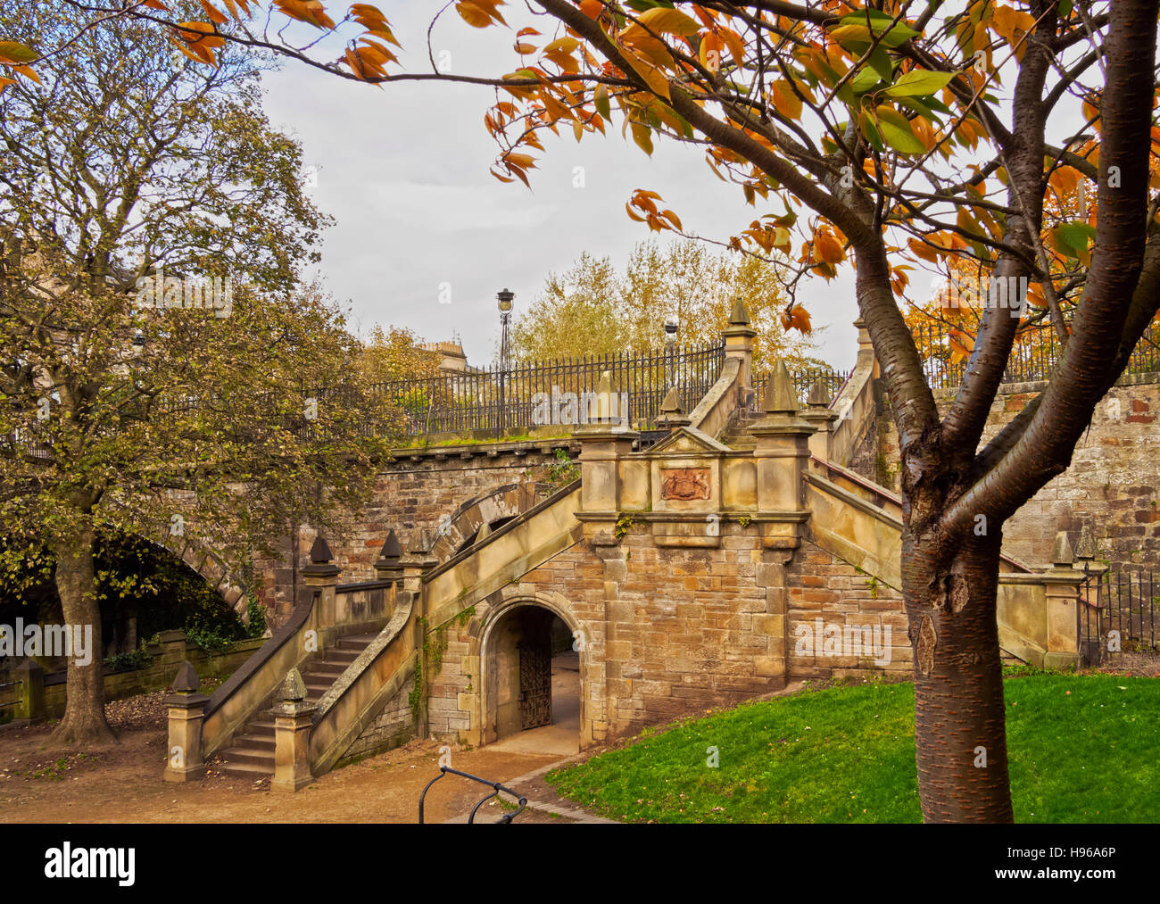 Water of leith walkway hi-res stock photography and images - Alamy
