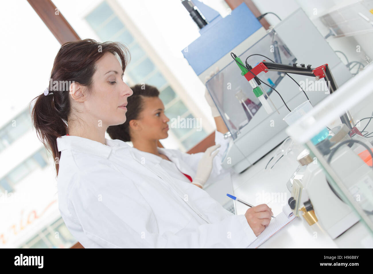 two laboratory workers conducting experiment Stock Photo - Alamy