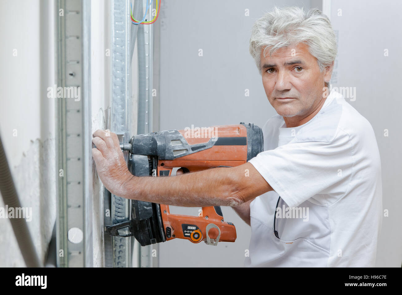 Drilling into the wall Stock Photo - Alamy