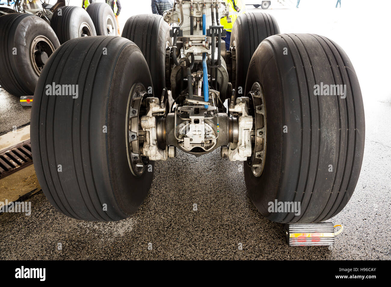 Commercial airplane lufthansa airplanes hi-res stock photography and ...