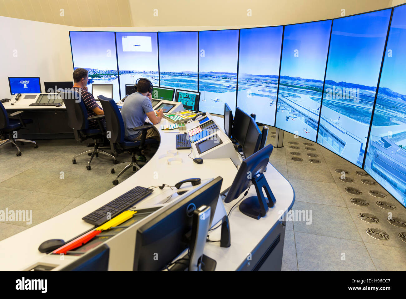 Air traffic control map hi-res stock photography and images - Alamy
