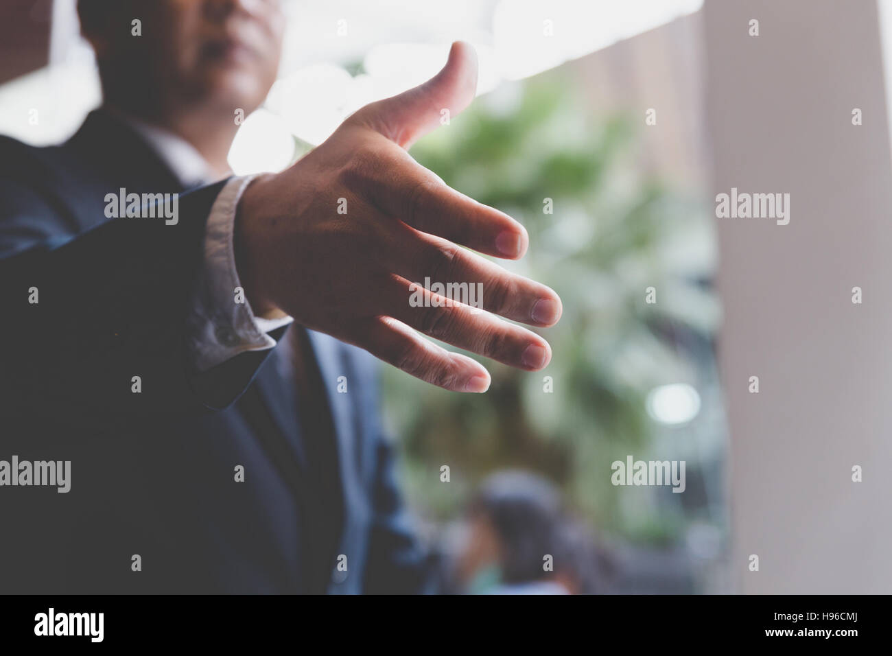 Handshaking teamwork hi-res stock photography and images - Alamy