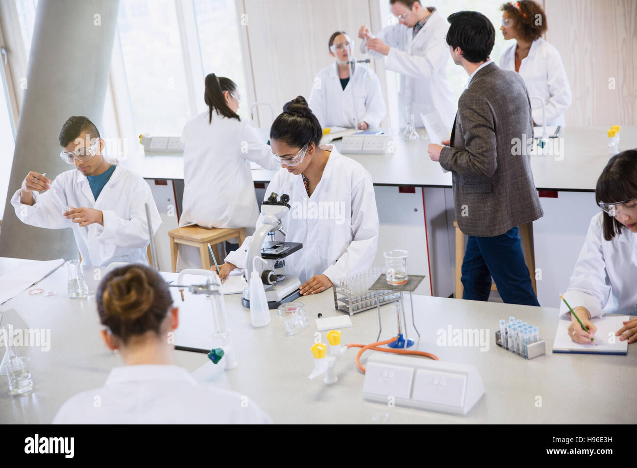 High school science lab table hi-res stock photography and images - Alamy