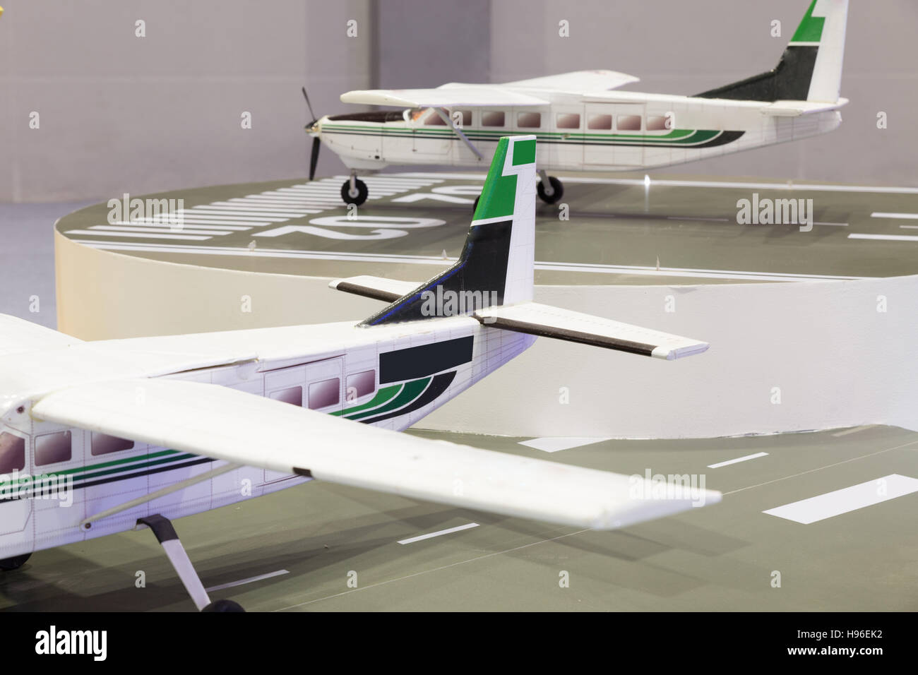 Metal model aircraft hi-res stock photography and images - Alamy